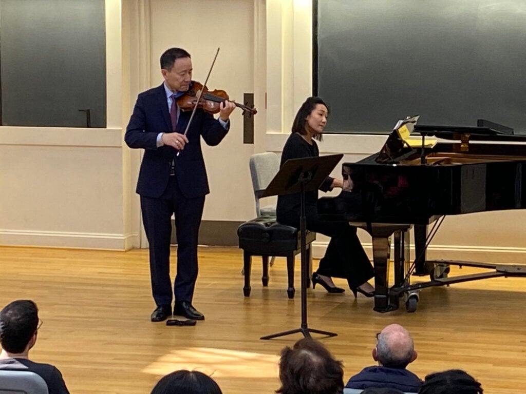 Internationally Renowned Violinist Performs Concert on the Hilltop ...
